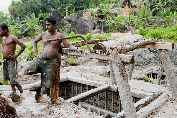 Gems world: RATNAPURA GEM MINING, CUTTING & POLISHING PLACES