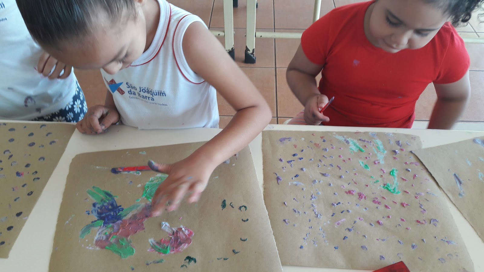 Arte Filosofia Já: Explorando cores, materiais e texturas na Educação ...