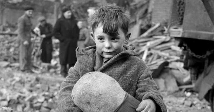 VINTAGE PHOTOGRAPHY: London 1945