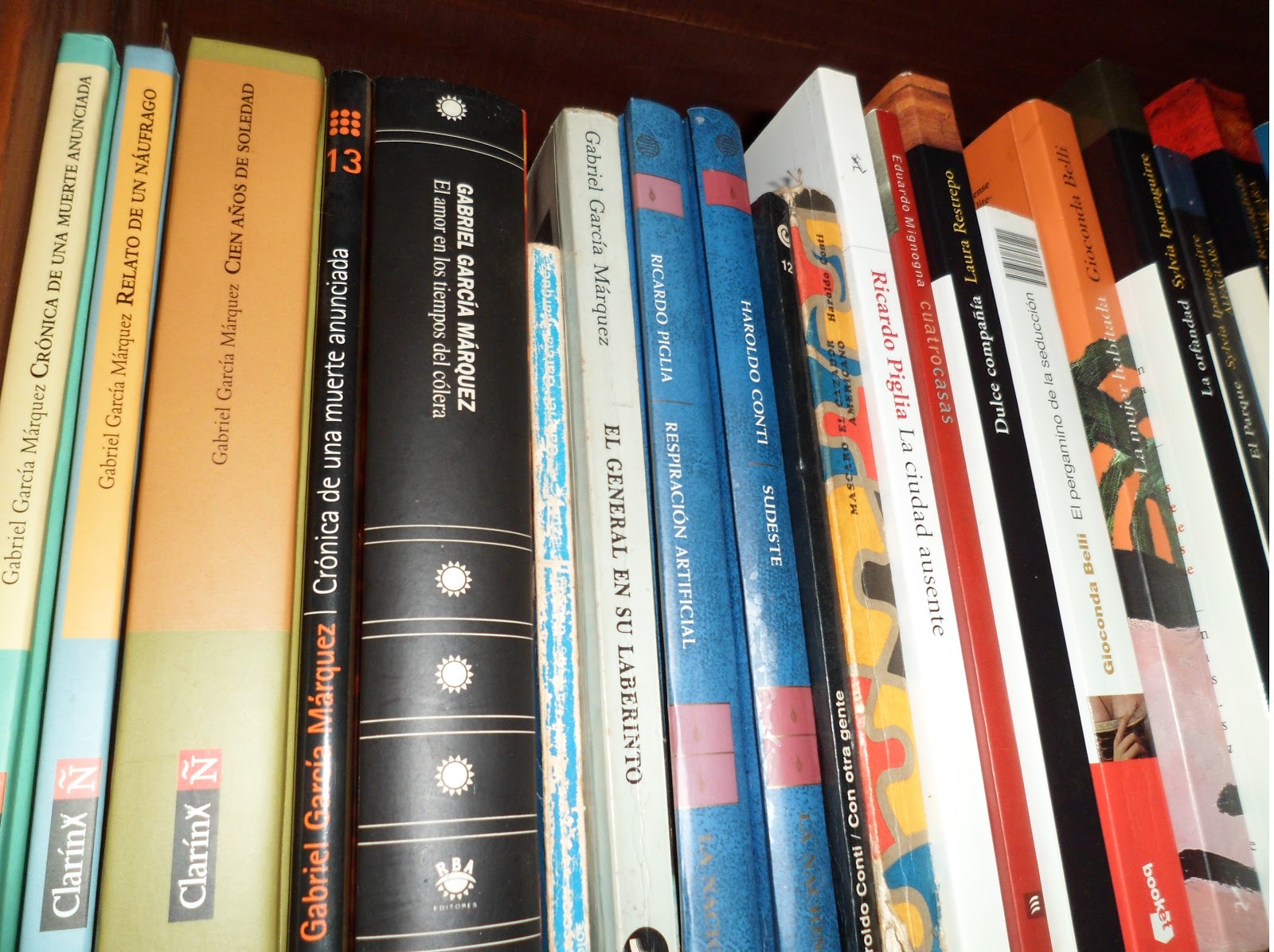 Sembrando el viento: Los lomos de los libros, campo de batalla y obra ...