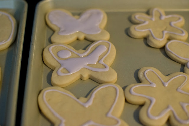 Domestic Fashionista: How to Flood Sugar Cookies