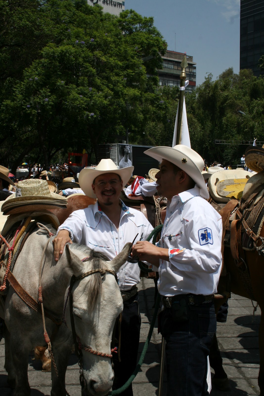 Imágenes masculinas en las calles de México.: Sensacionales VAQUEROS en ...