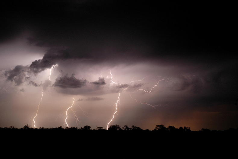 Increíbles rayo luminoso fotografiados por Michael Bath - Artemodern