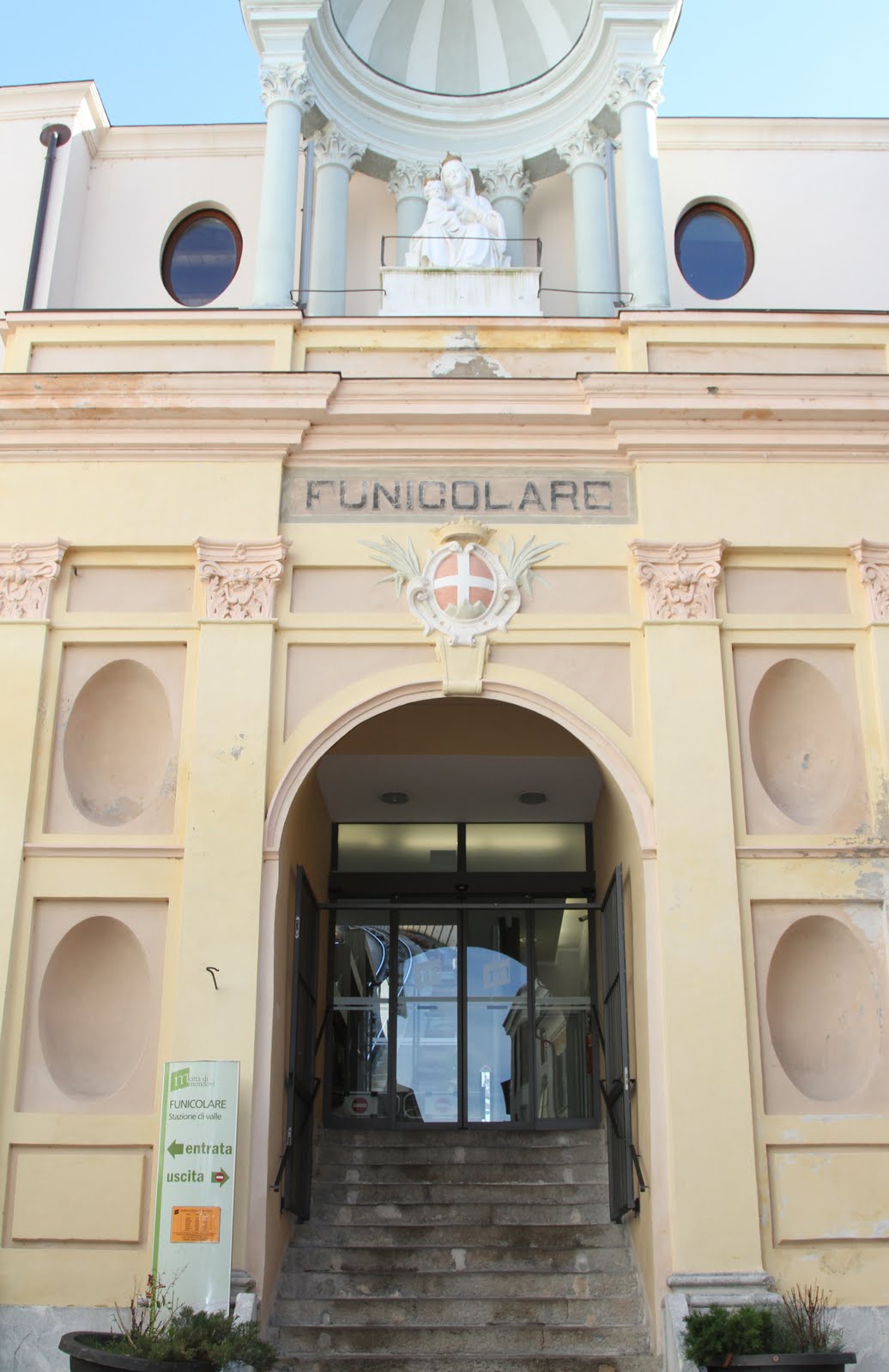 TravelMarx: Mondovì Funicular (Funicolare)