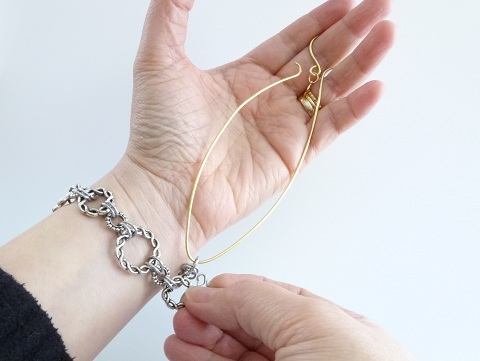 Bracelet Fastening Tool Tutorial / The Beading Gem