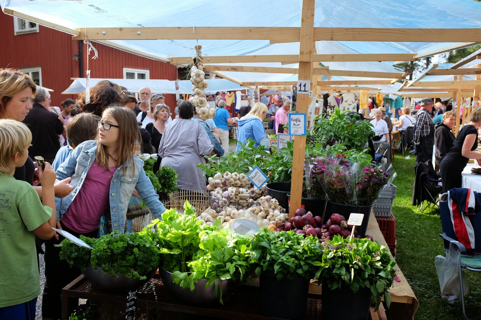 Franska sydkusten och andra kuster.: Höstmarknad på Mälaröarna ...