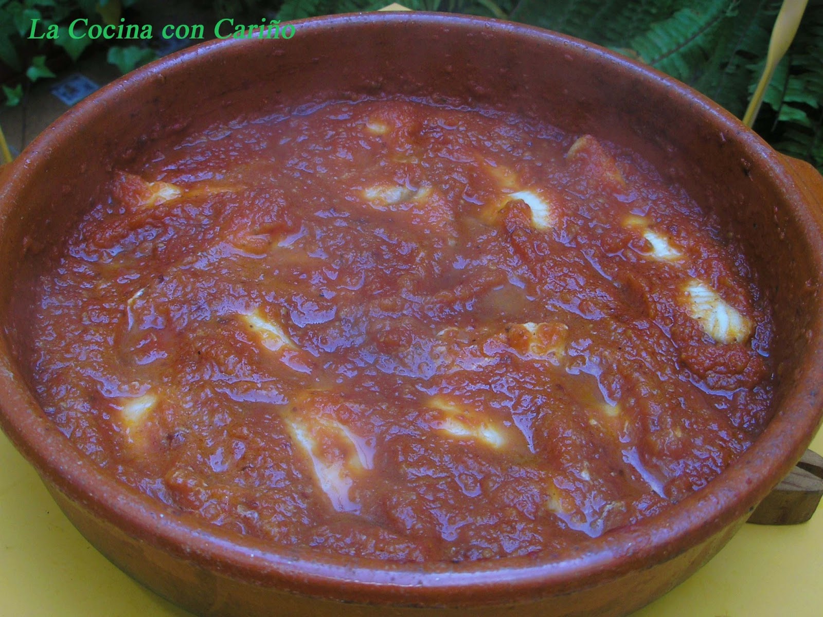 FILETES DE CAZÓN CON TOMATE