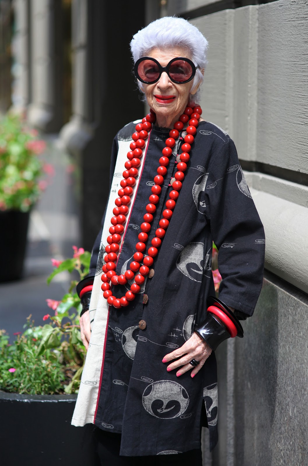 Kiwi Shawarmas: Iris Apfel - A Rare Bird of Fashion