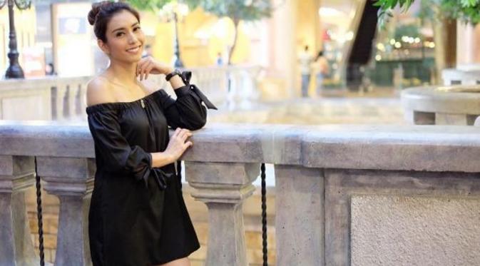 Selebritis Artis Hot: Koleksi Komplit Foto Hot dan Seksi Artis Tyas Mirasih