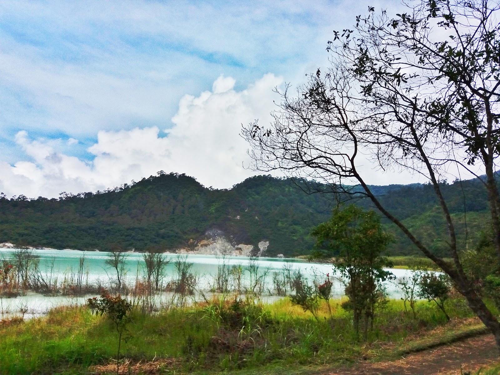 Liburan Keluarga ke Kawah Talaga Bodas Wanaraja Garut