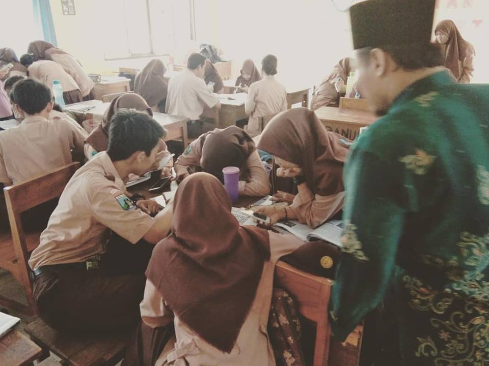 SAMISANOV : Kedatangan Tamu dari Jakarta Ikut PBM di kelas