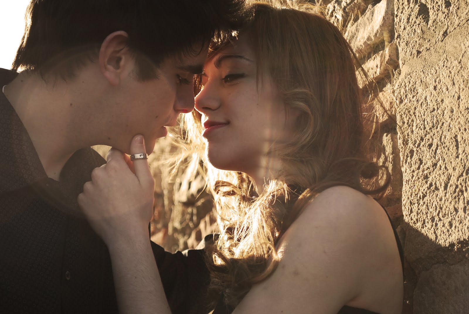 Romantic Love Couples Kissing Photos | TOP WORLD PIC