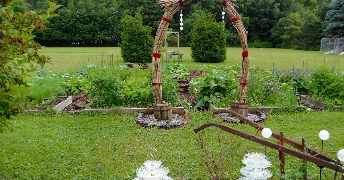 Two Men and a Little Farm: GARDEN FLOWER ARCH INSPIRATION THURSDAY
