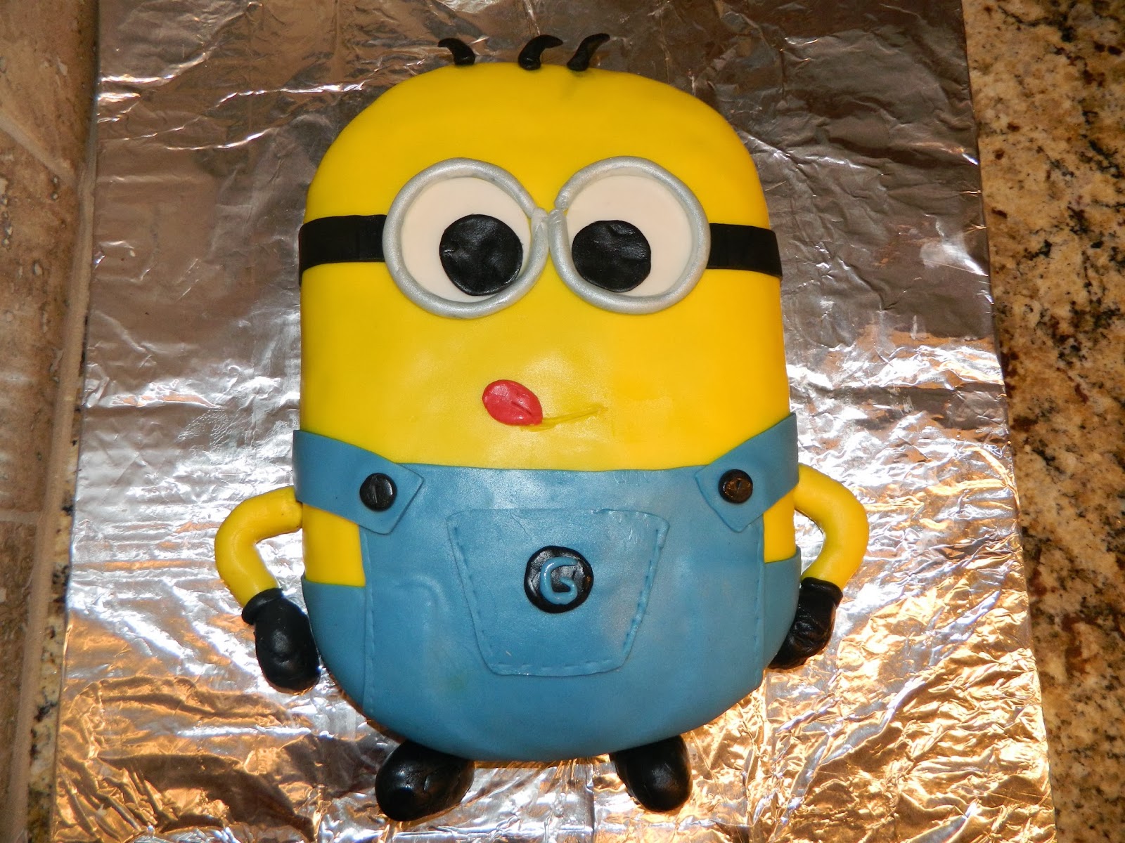 *MeG's CreAtive CoRNer*: Despicable Me, Minion cake