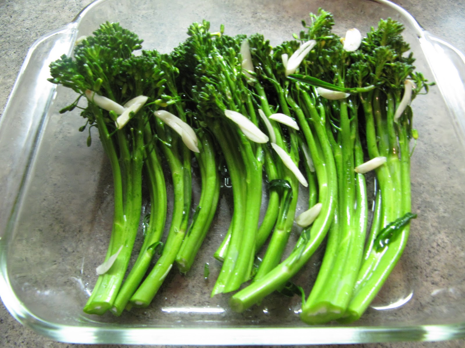 comal caliente: lemon roasted chicken with broccolini and pasta