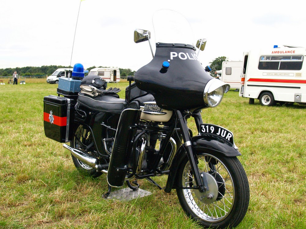 MotArt: Triumph Motorcycles Police