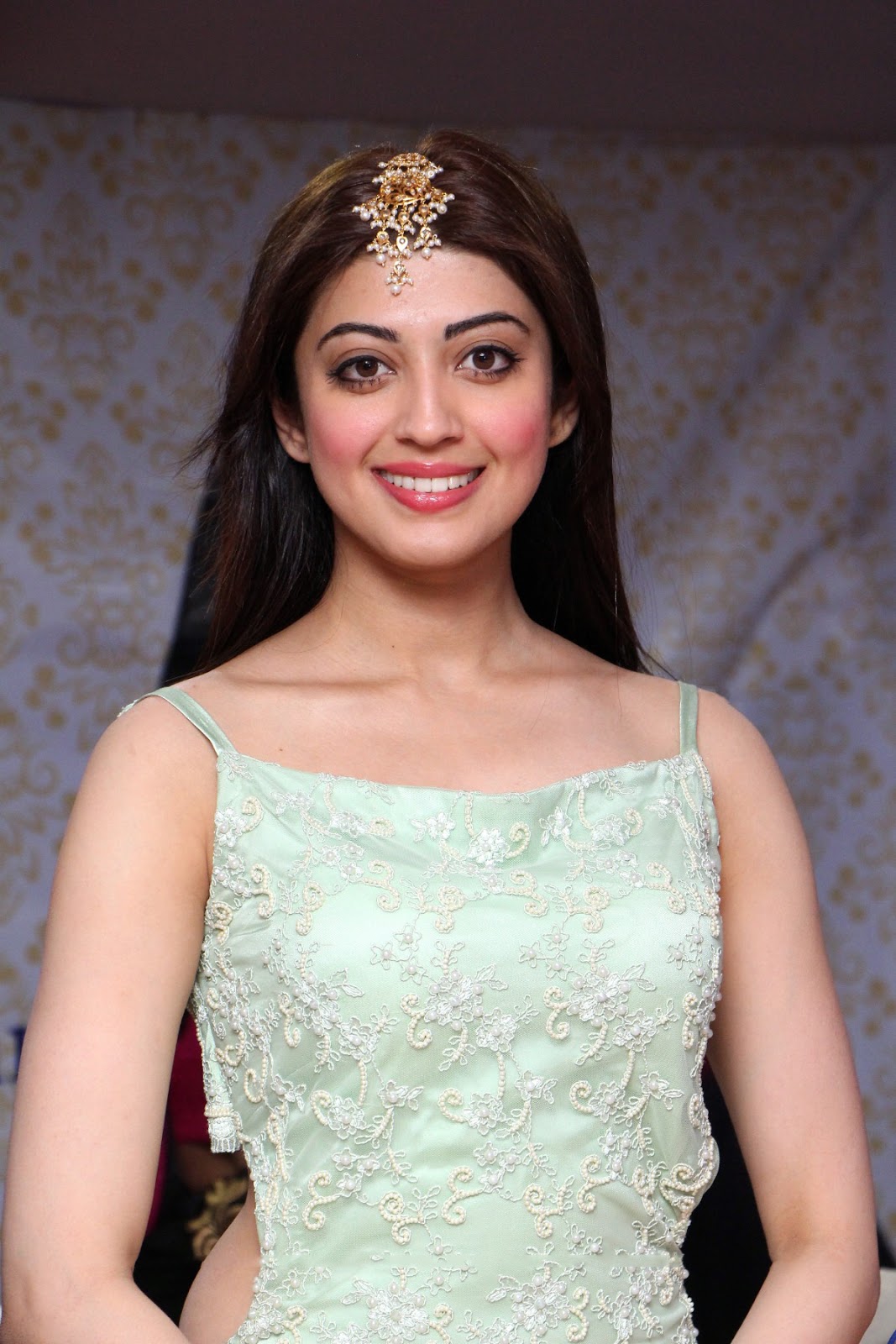 Pranitha Subhash Hot Photos in Sleevless Dress - Media Updaters