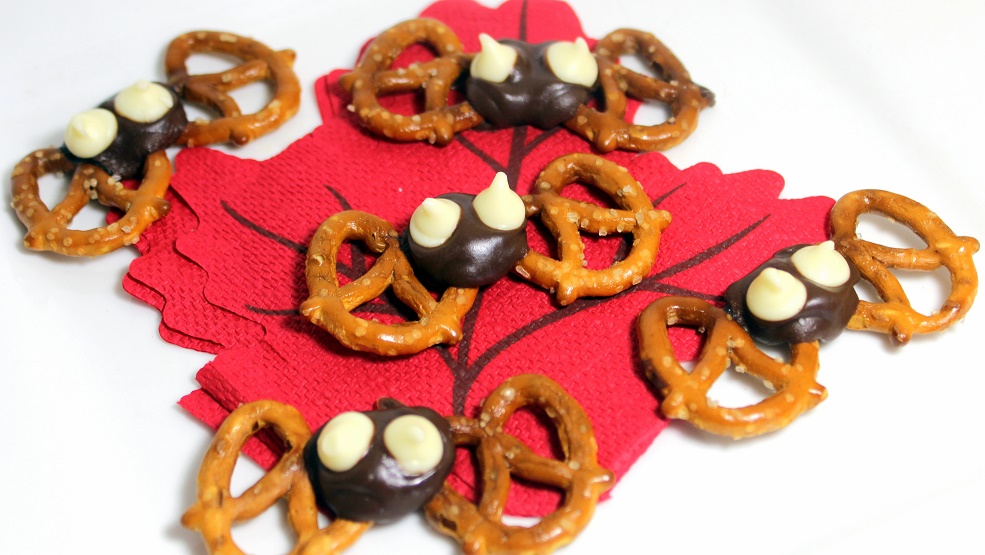 52 Ways to Cook: Bat Wing Treats - Chocolate Pretzels - 52 Snacks for ...