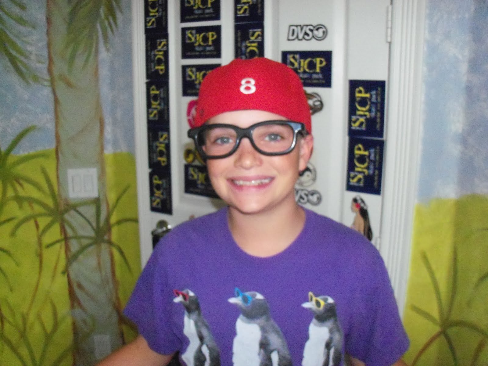 BettyShmetty: Squints...