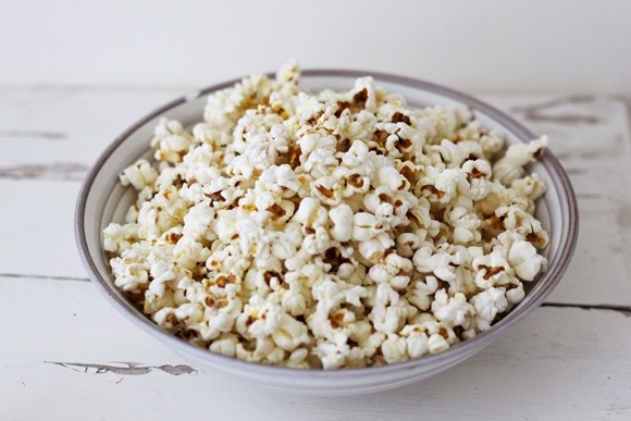 veggie and simple: Salziges Popcorn - eine leckere Knabberei