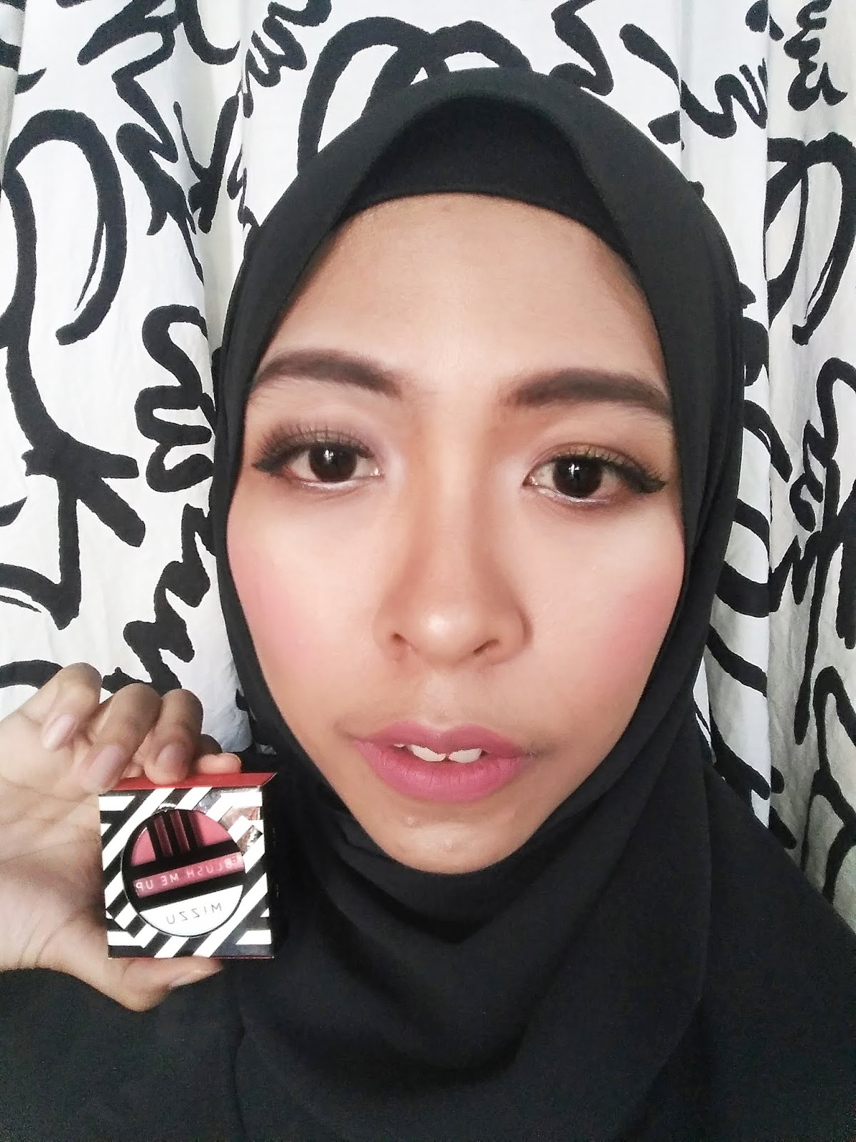 Mencoba Mizzu Blush Me Up Rosy Tint - katatian