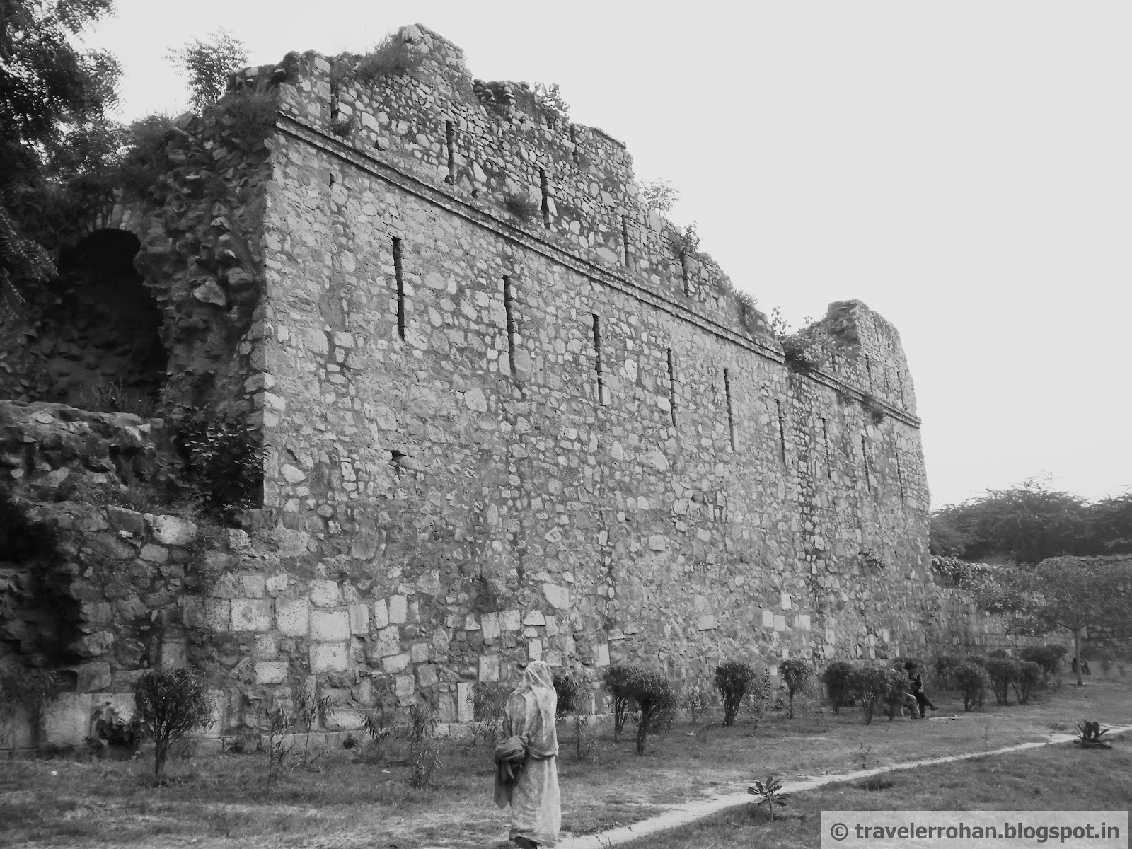 Siri Fort - A Symbol of Strength and Barbarism ~ Path Rarely Taken ...