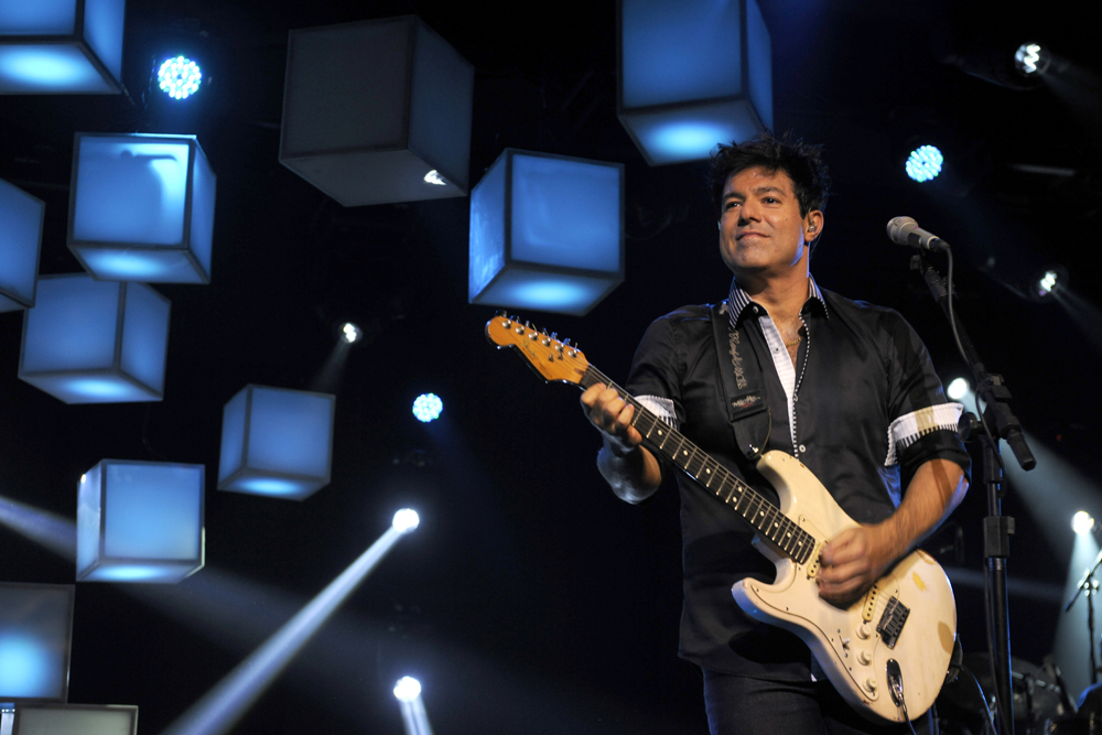 ACONTECE: Alex Cohen apresenta canção inédita no Manhattan Café Theatro