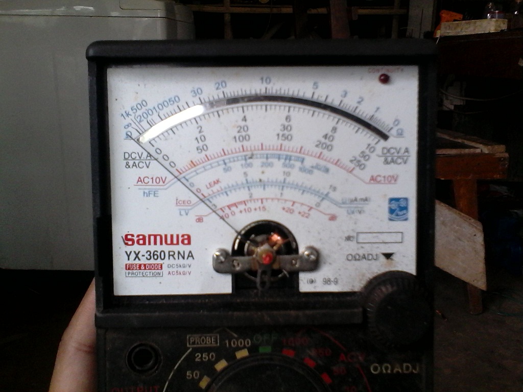 cara menggunakan AVO meter mengukur dan menghitung hasil pengukuran ...