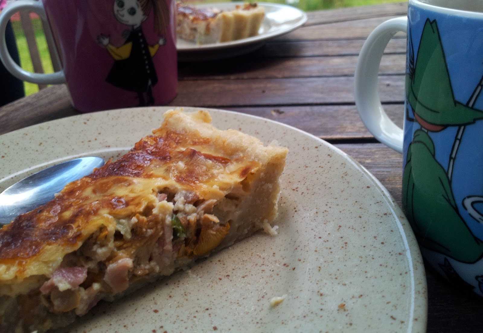 Kattipaakari: Kantarelli-pekonipiiras