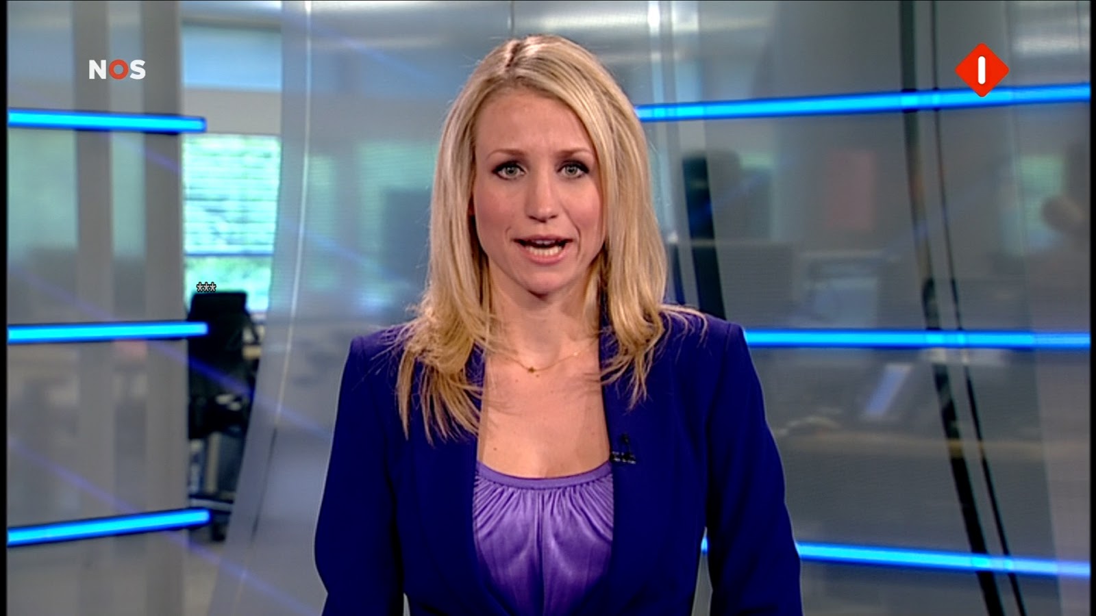 Dionne Stax: Nieuwe NOS Journaal presentatrice Dionne Stax tijdens ...