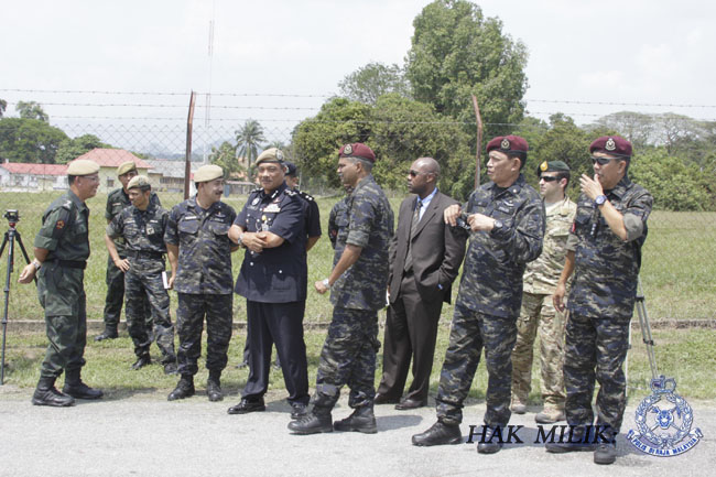 UTK (Red Beret) & VAT-69 (Sand Beret) | Sejarah ILMU DAN PENGETAHUAN