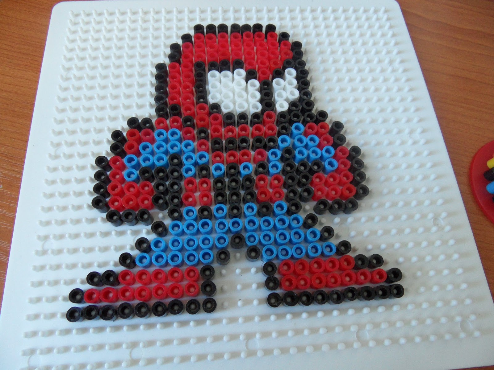 Miiuskan koti: Hama helmillä leikittelyä