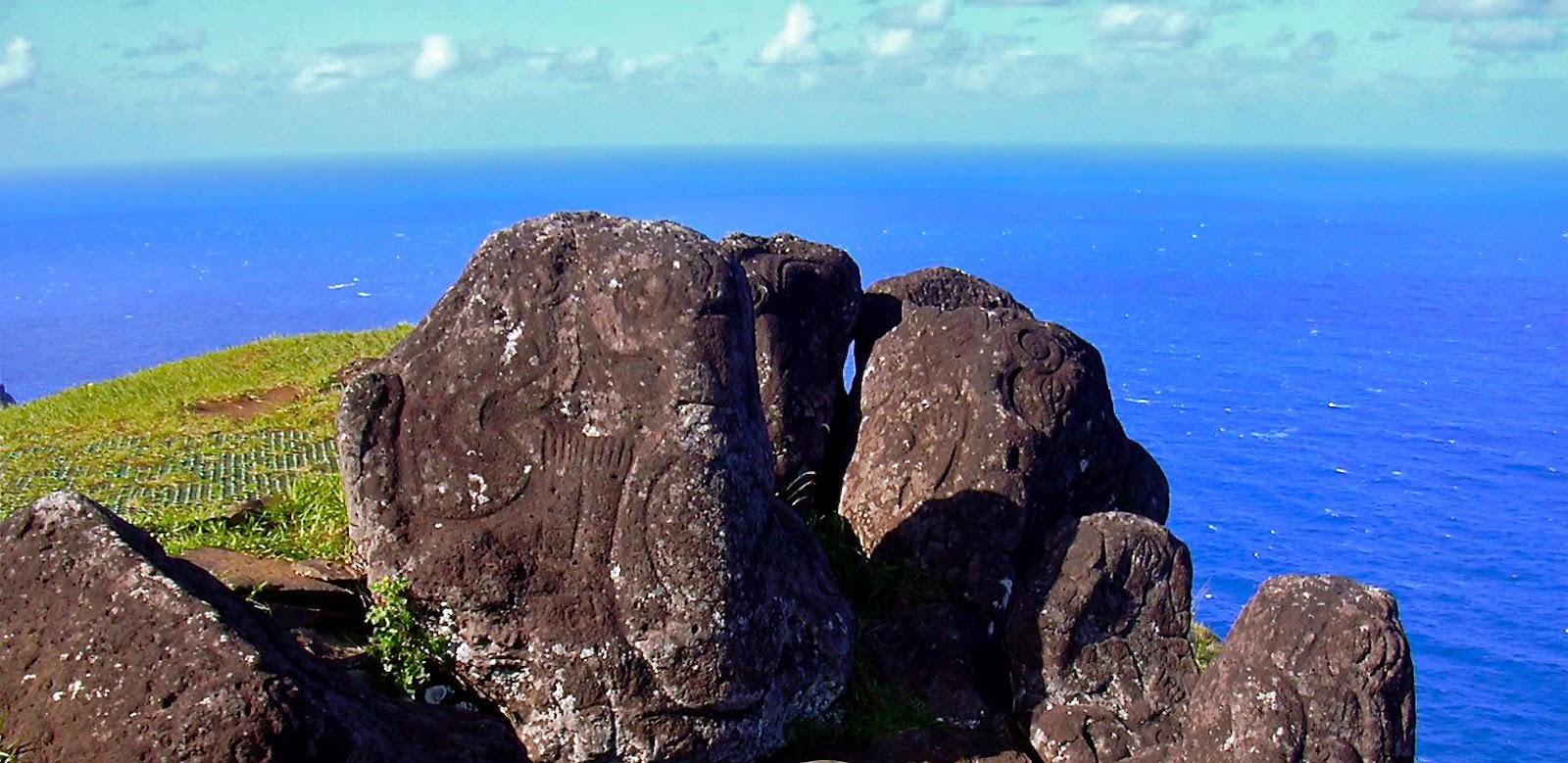 Rongorongo: CENTRO CEREMONIAL ORONGO