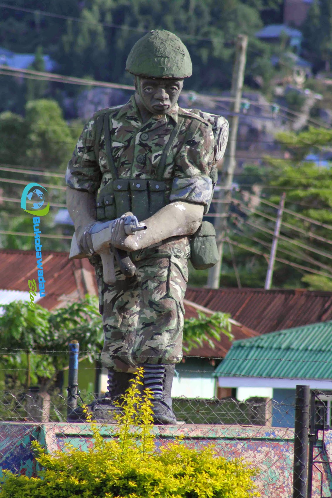KATIKA KUMBUKUMBU:MJUWE MAREHEMU LUTENI JENERALI MAYUNGA 1940-2011 ...