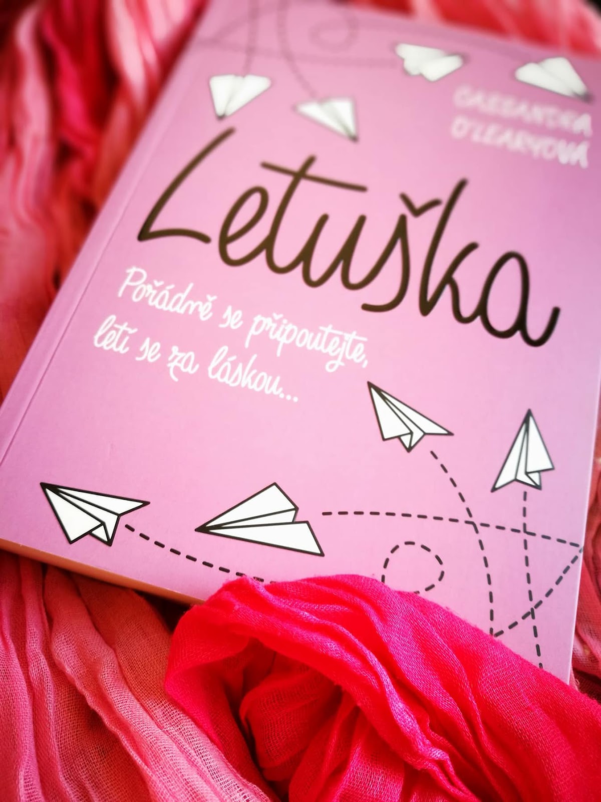 Knižní deníček: RECENZE: Letuška - Cassandra O'leary