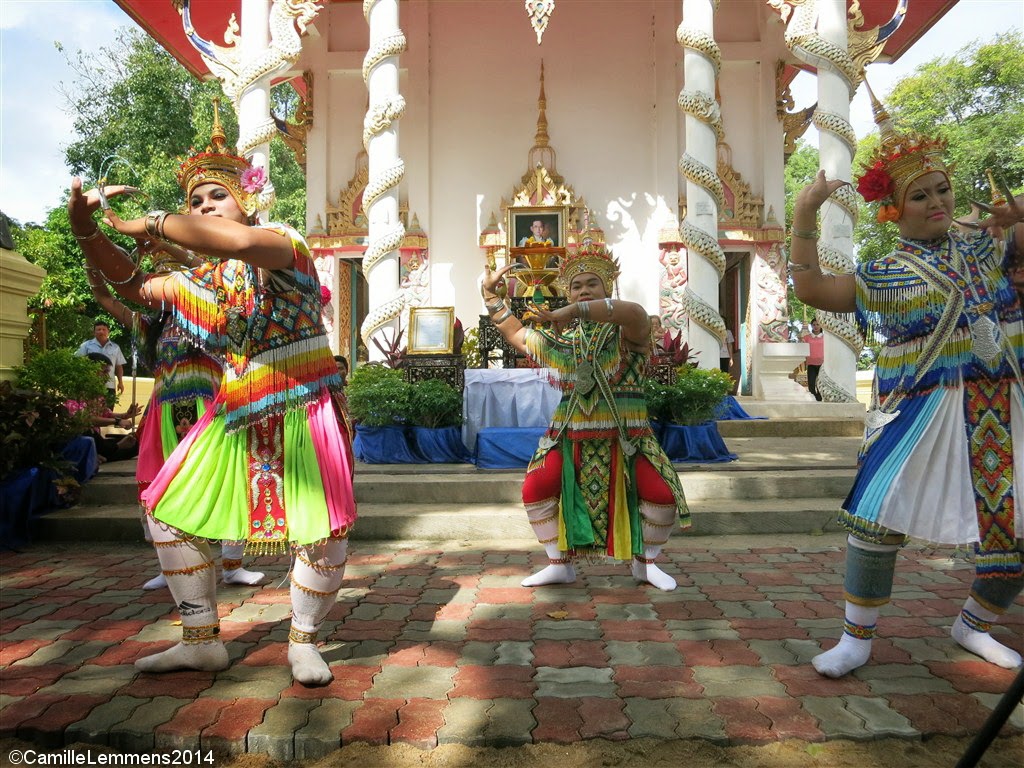 Camille's Samui Info blog: Manora dance at Wat Bo Phuttaram in Bophud