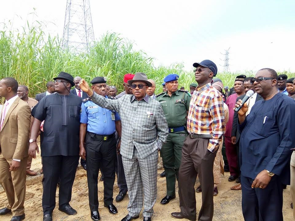 Photos: Fashola inspects Federal projects like 2nd Niger Bridge in Anambra