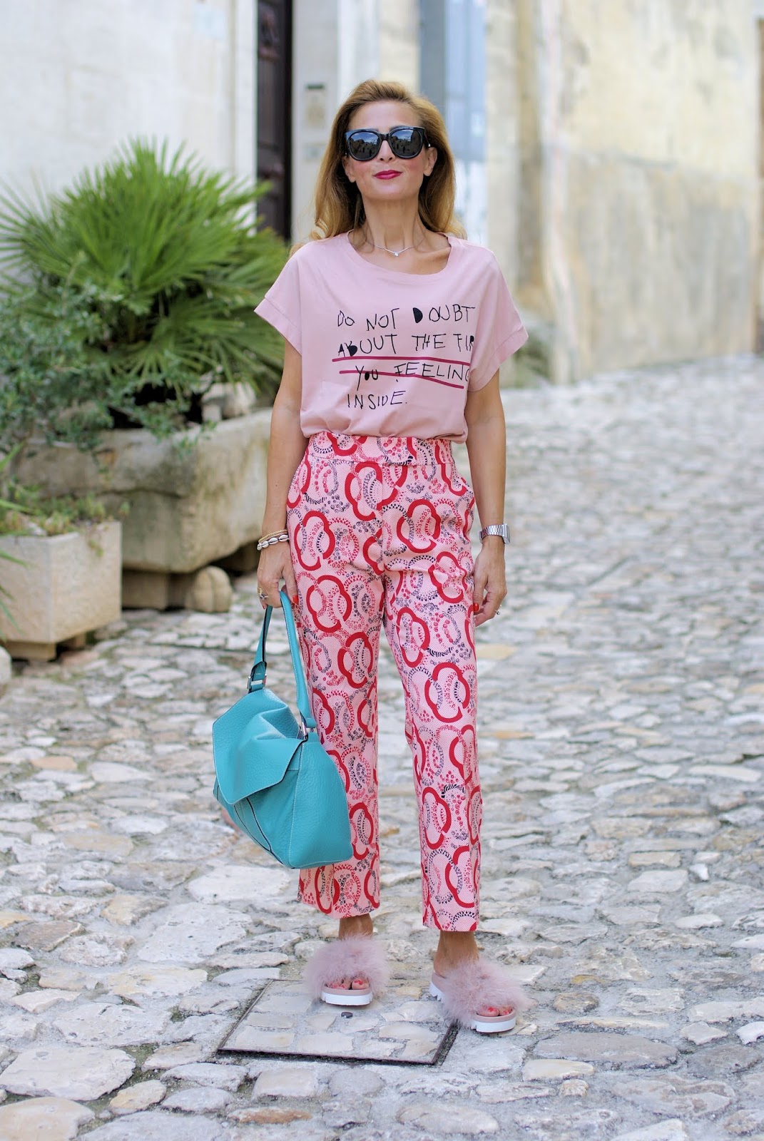 How to wear pink and red together in Matera | Fashion and Cookies ...