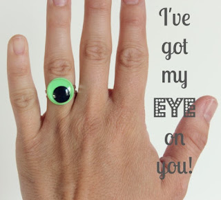 Khristelle: GOOGLY EYE RINGS