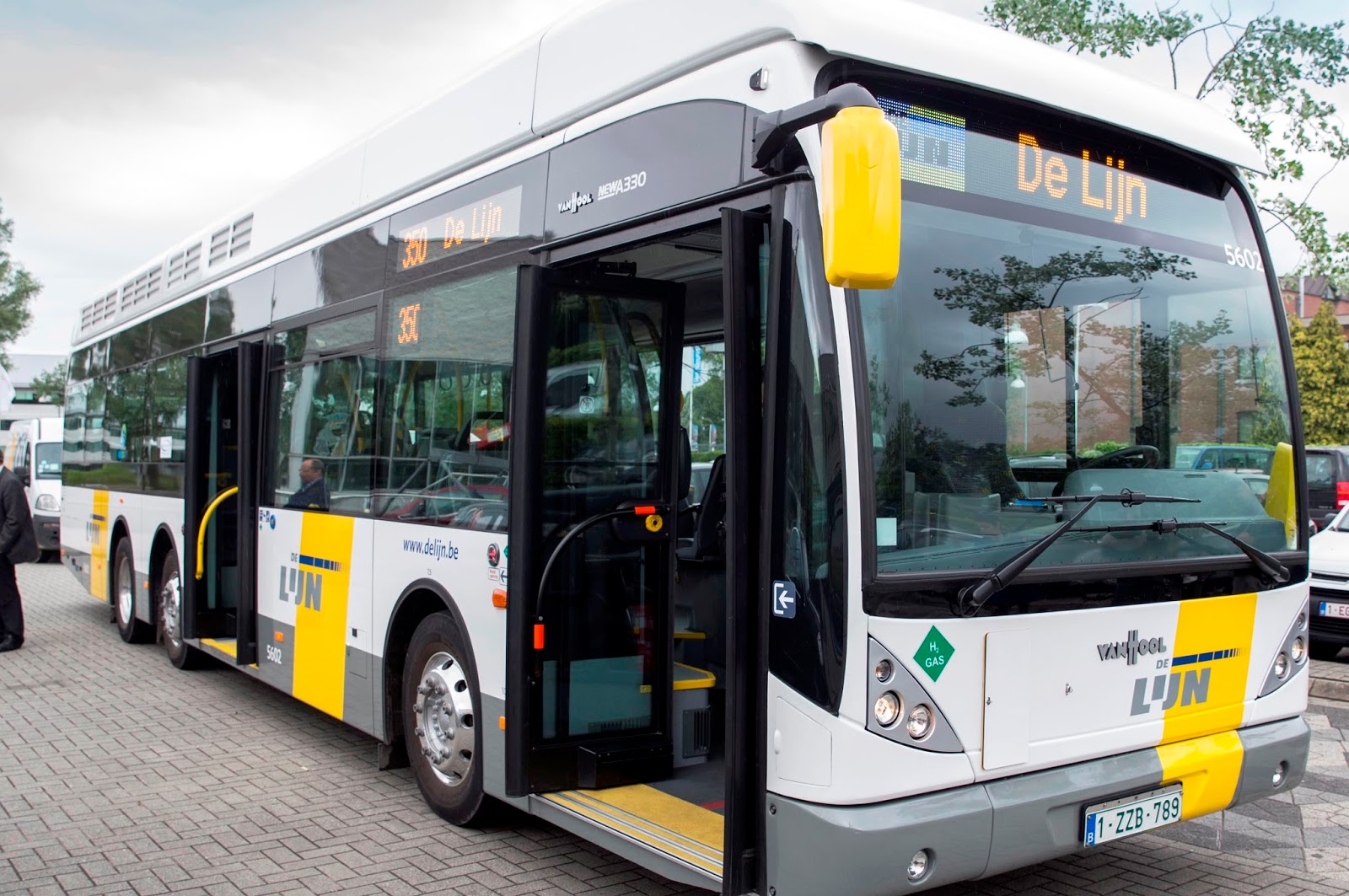 Poet in the Woods: Waiting in De Lijn