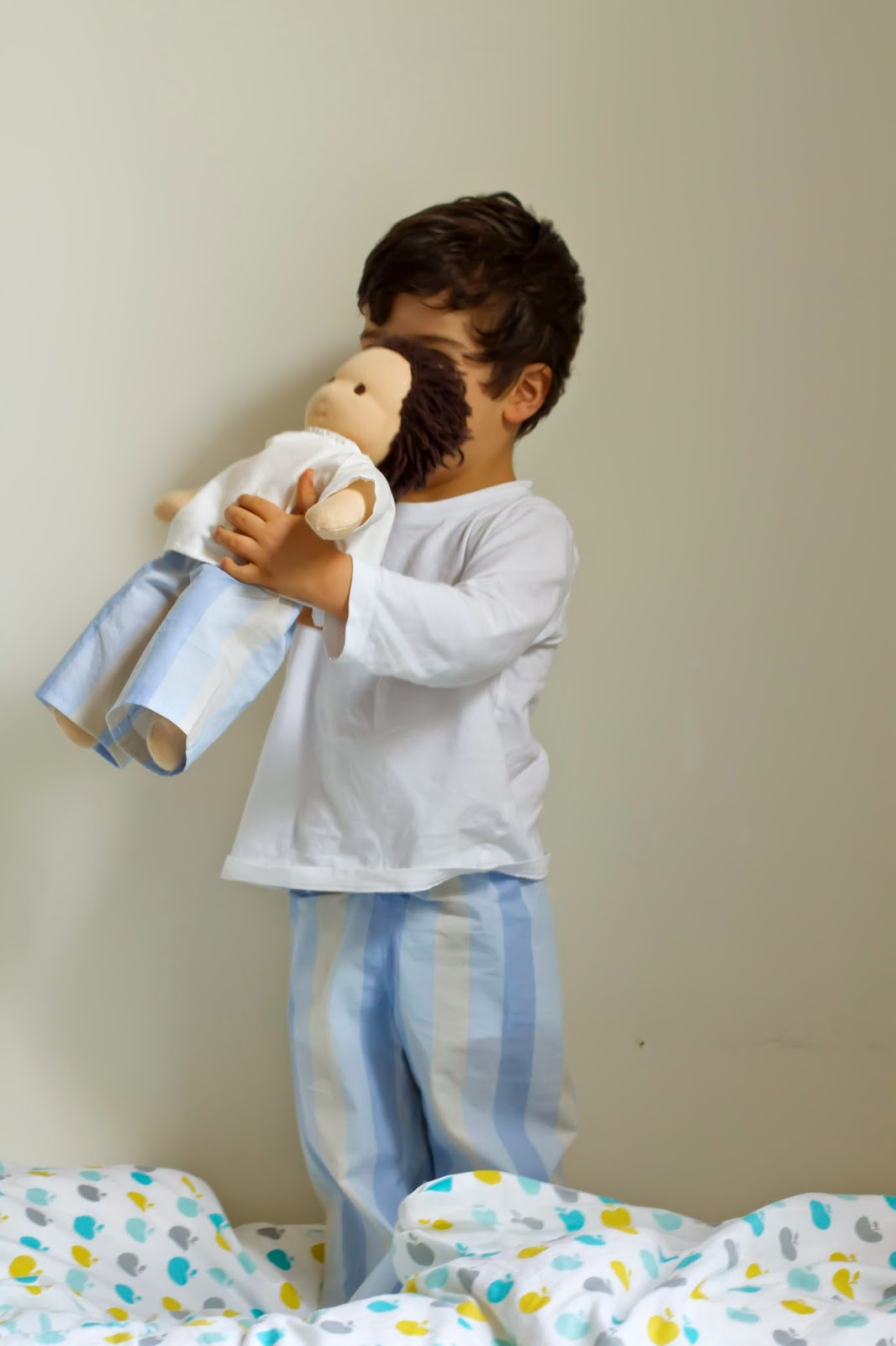 Saídos da Concha: Pijamas a Condizer para Um Rapaz e o Seu Boneco ...