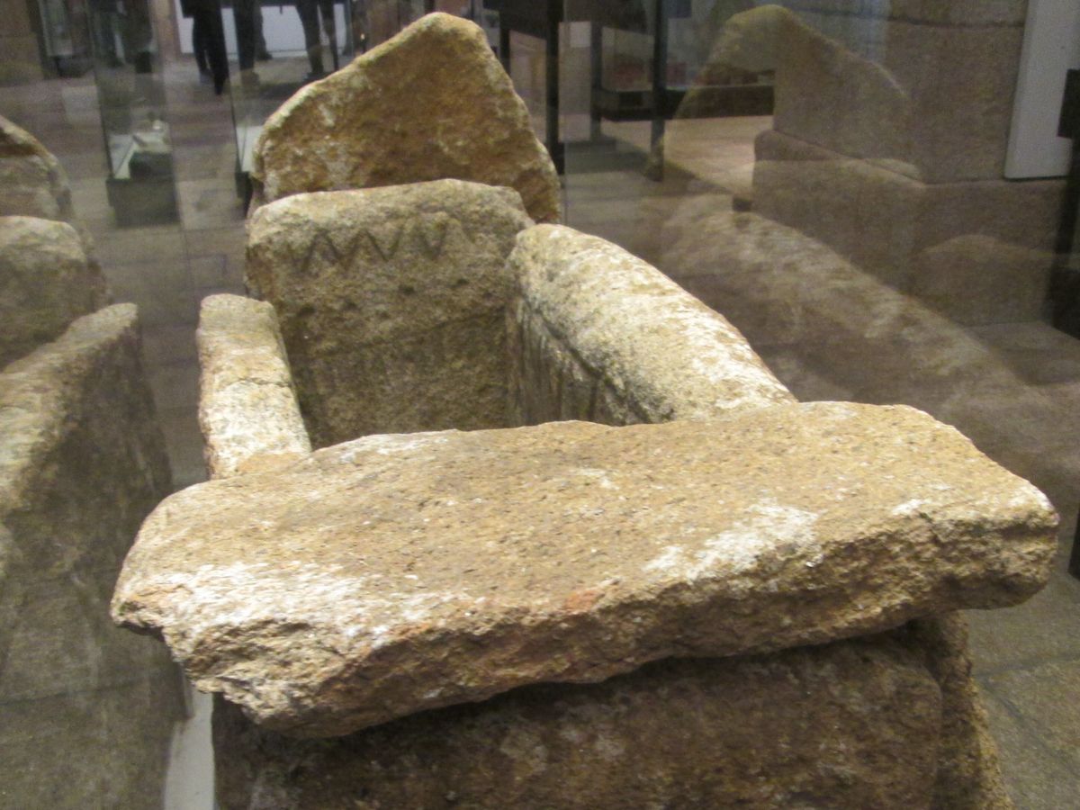 MEGALITICIA : Cista da Insua