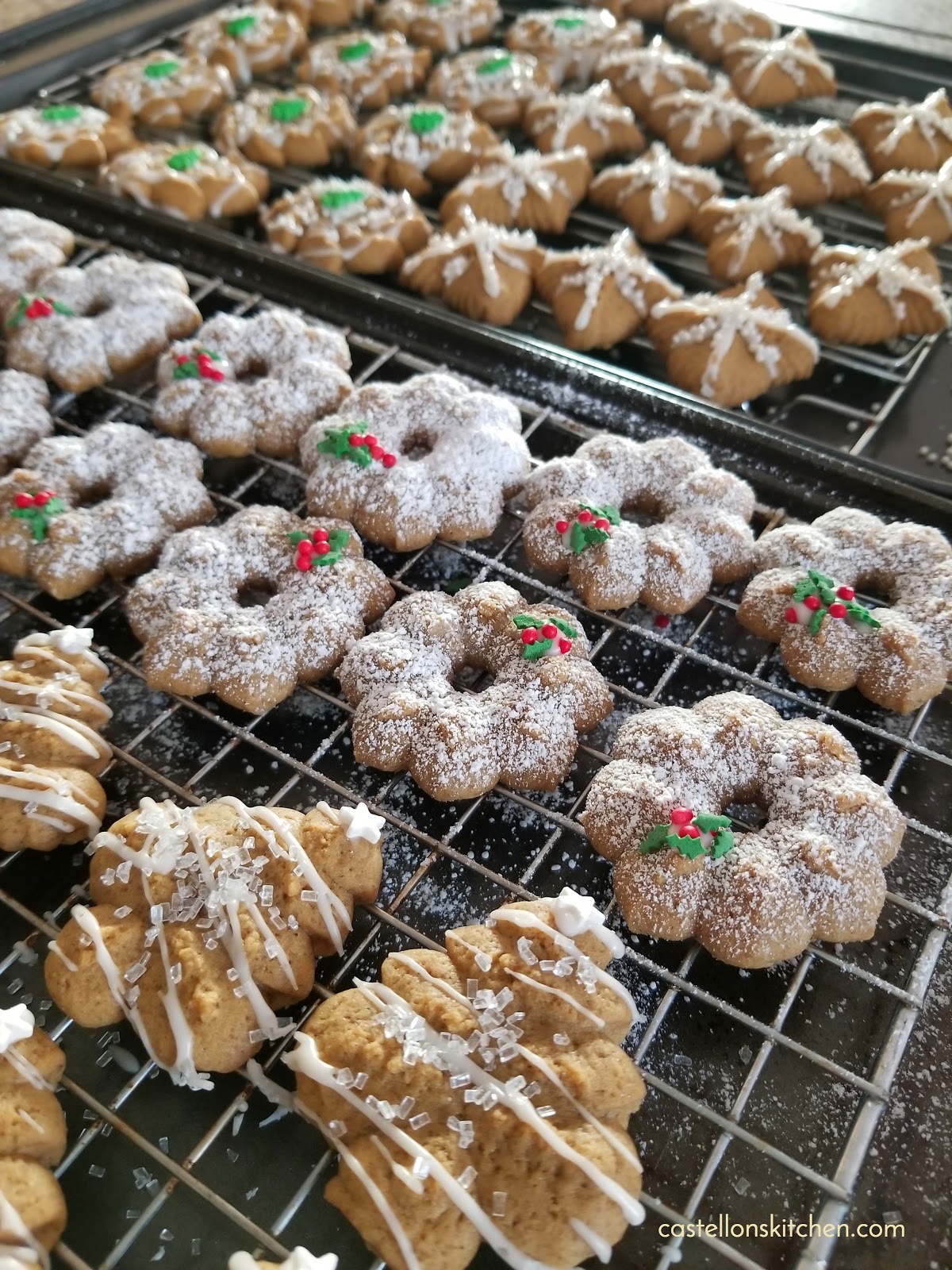 Castellon's Kitchen: Gingerbread Spritz Cookies