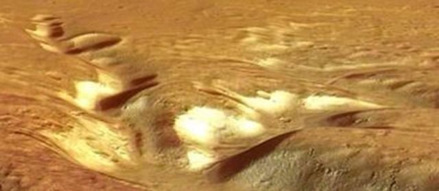 UFO crash site on Mars shows 190 meters wide alien spacecraft half ...