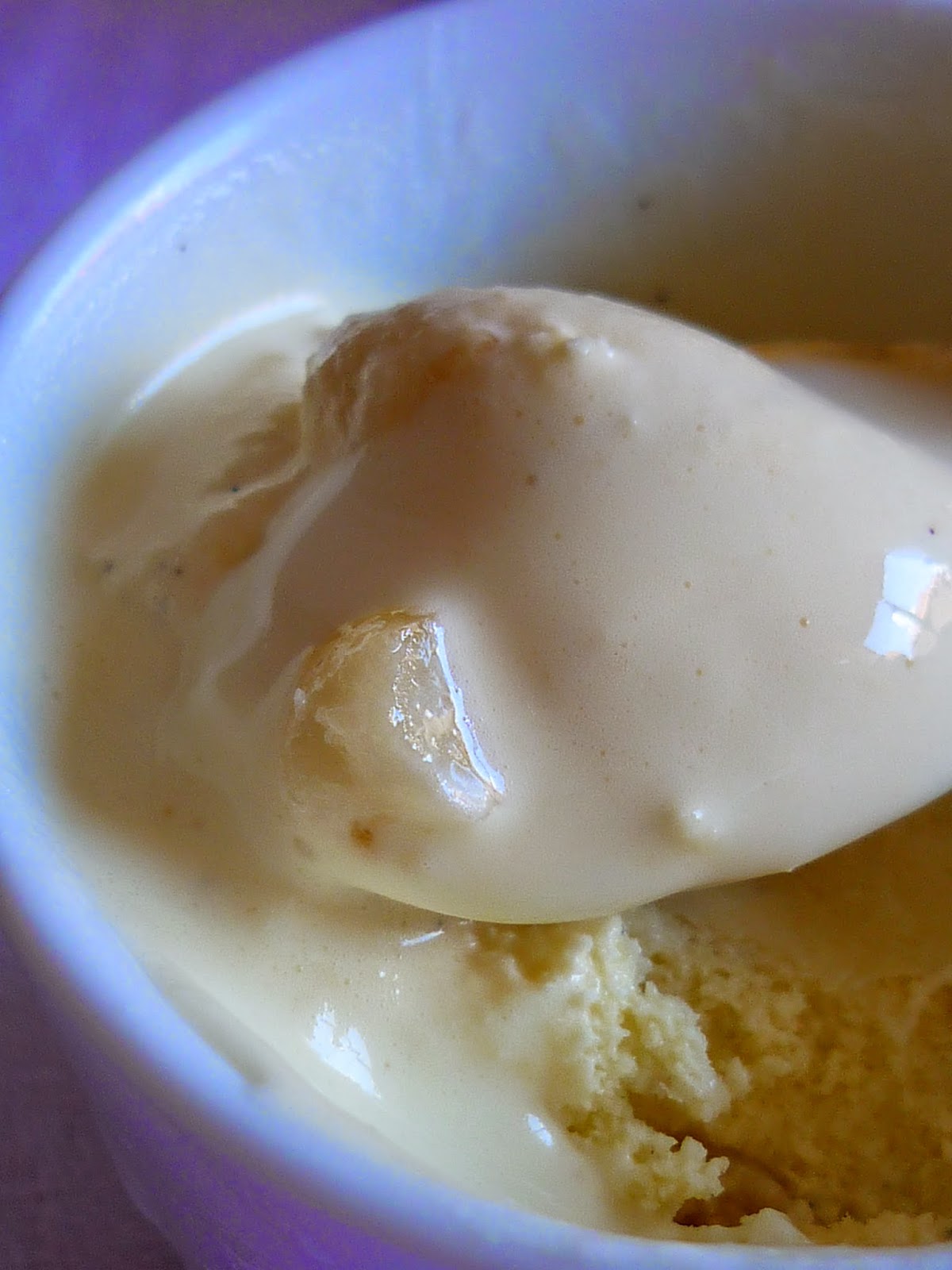 La Chef A: Helado de vainilla con nueces de macadamia caramelizadas