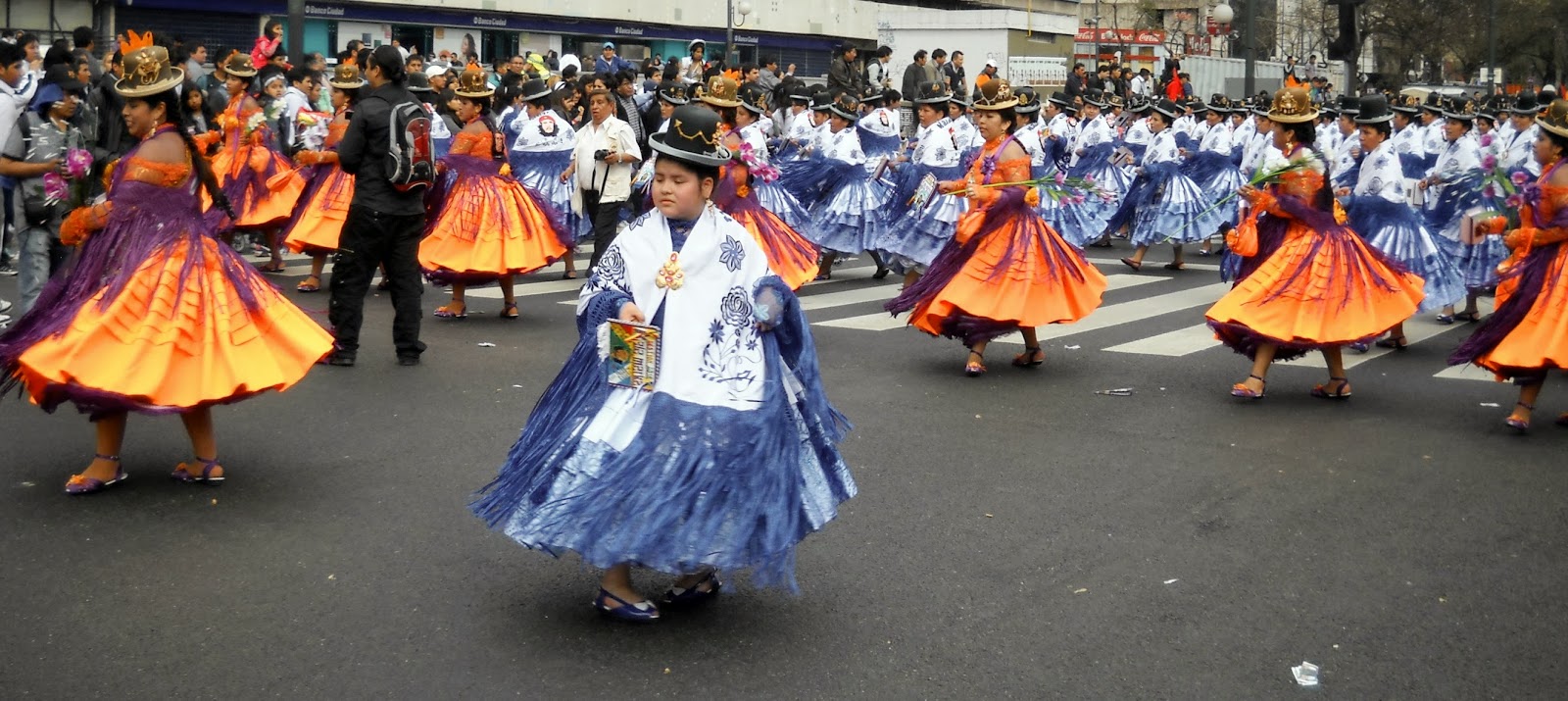 Festejo de la comunidad boliviana en el Día de la Diversidad Cultural ...