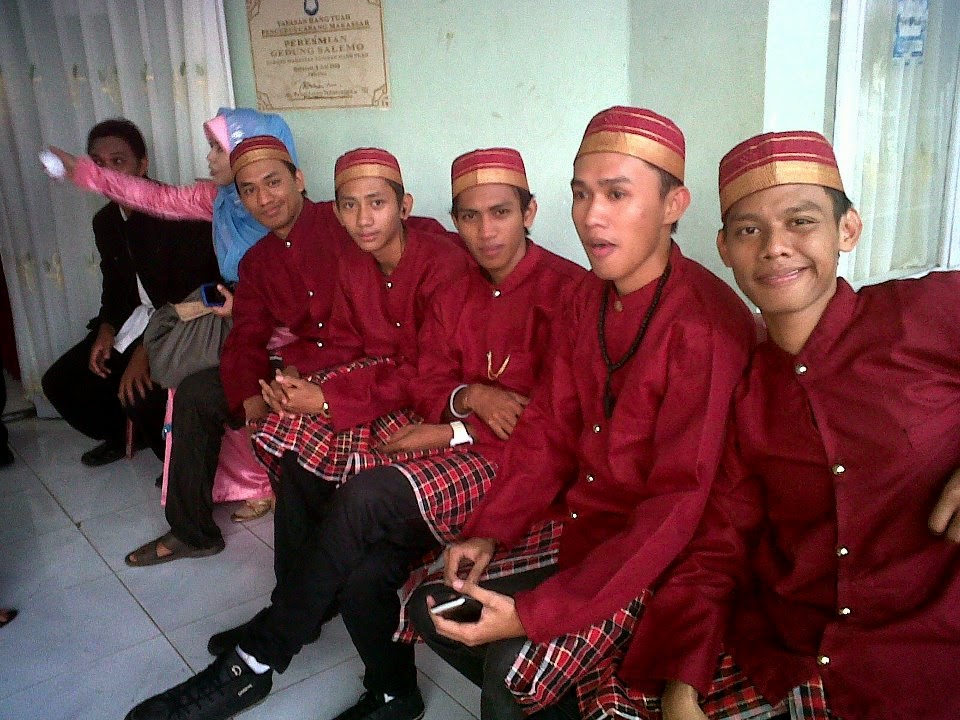 Rumah Adat, Pakayan Adat, Senjata Tradisional dan Tarian Adat Sulawesi ...