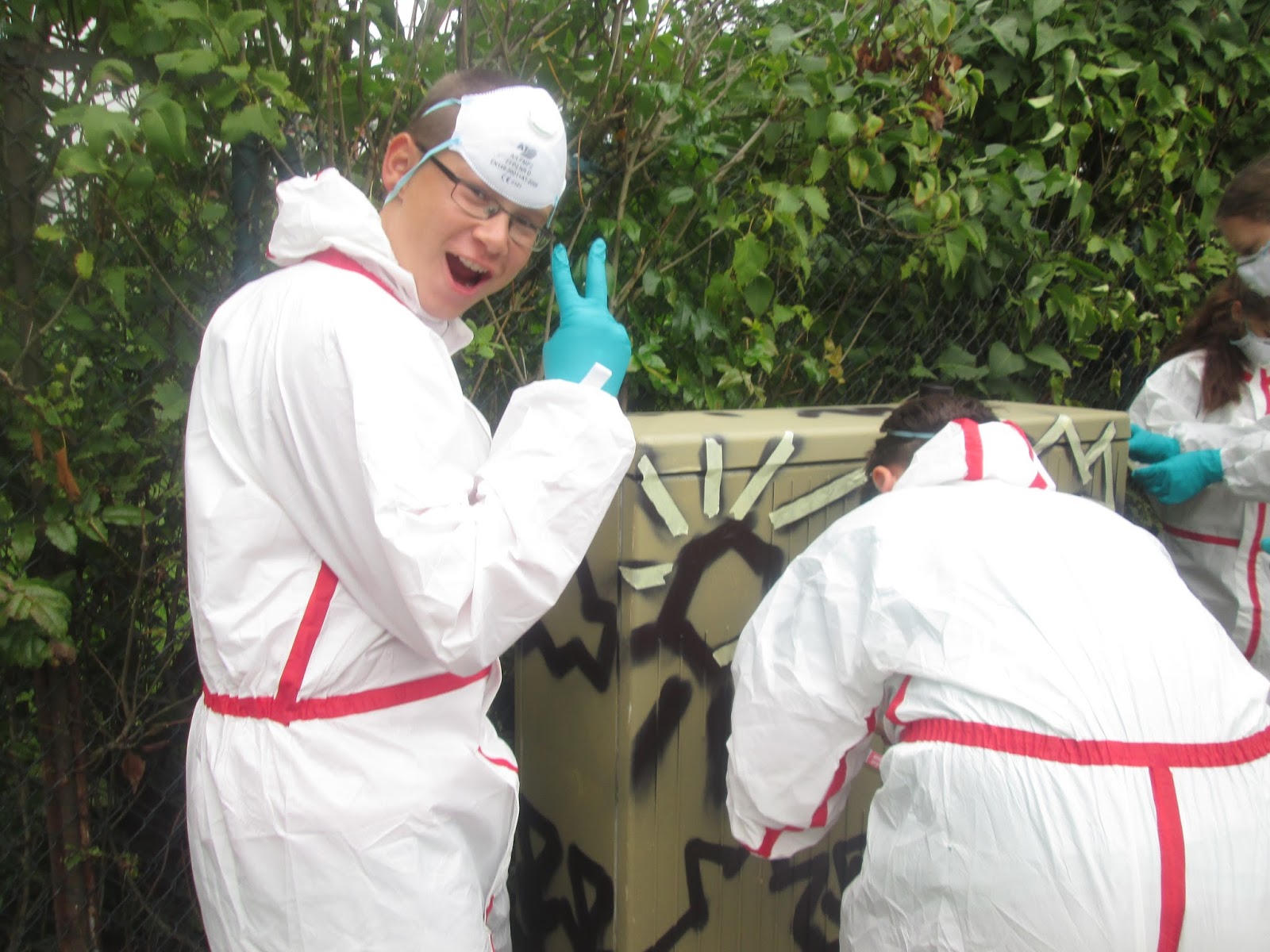 Stromkasten-Styling: Letzter Sprühtag in der Peter-Witte-Grundschule