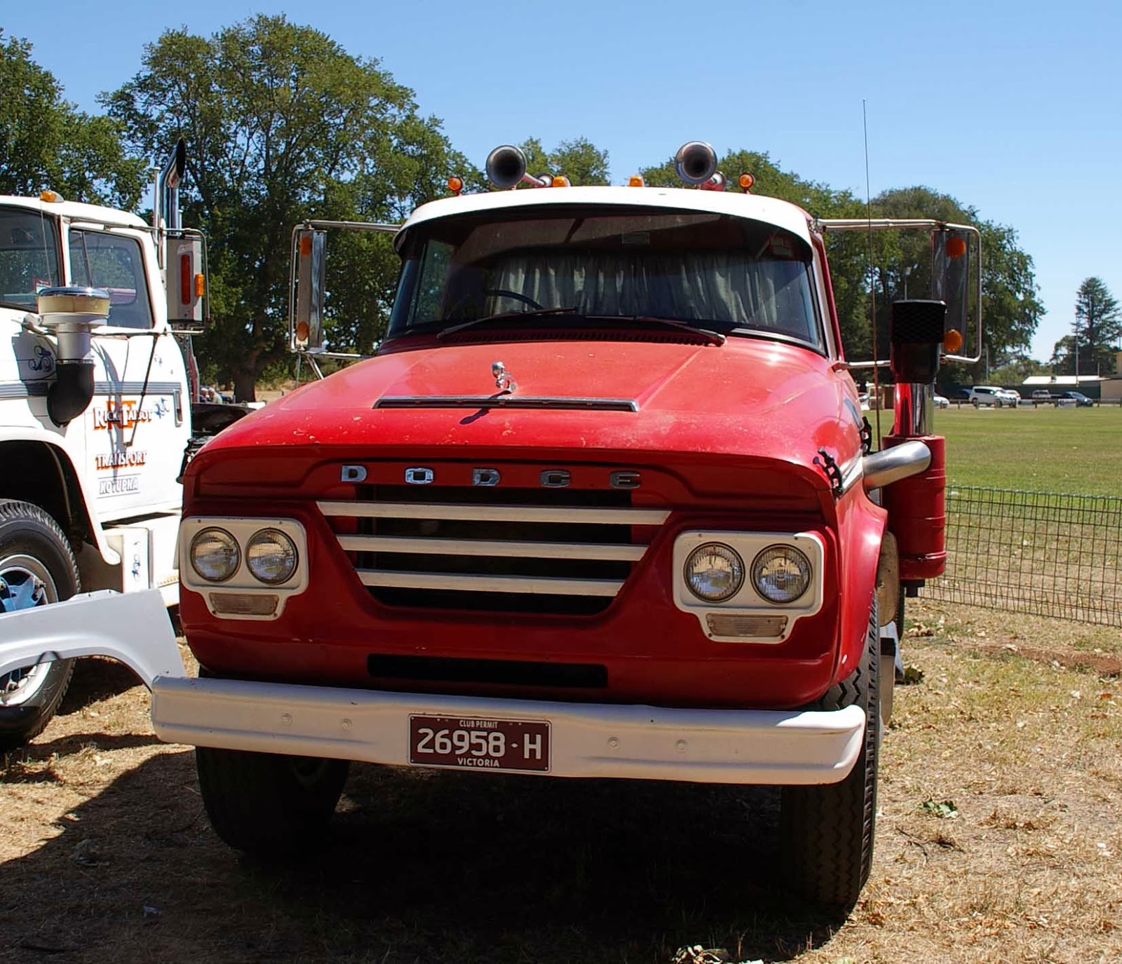 Historic Trucks: ATHS Truck Show at Lancefield 2014 - Dodges and Graham ...