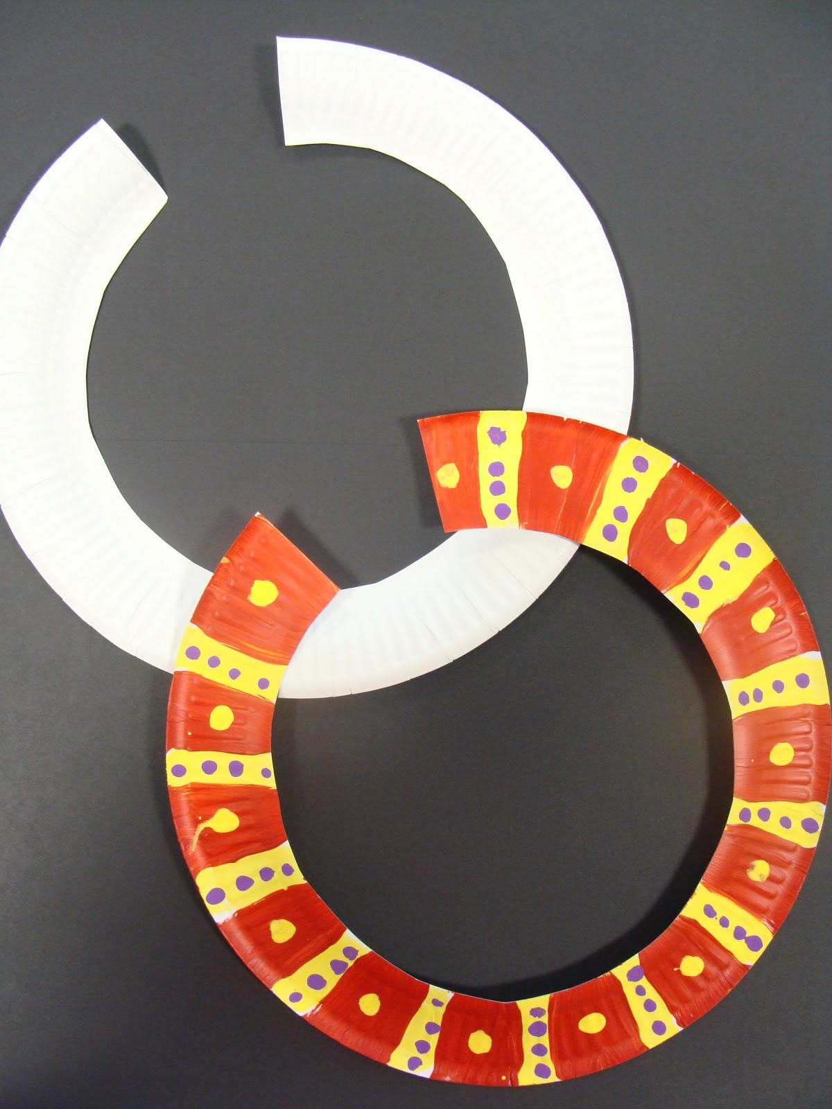 Once upon an Art Room: Paper Plate Necklaces